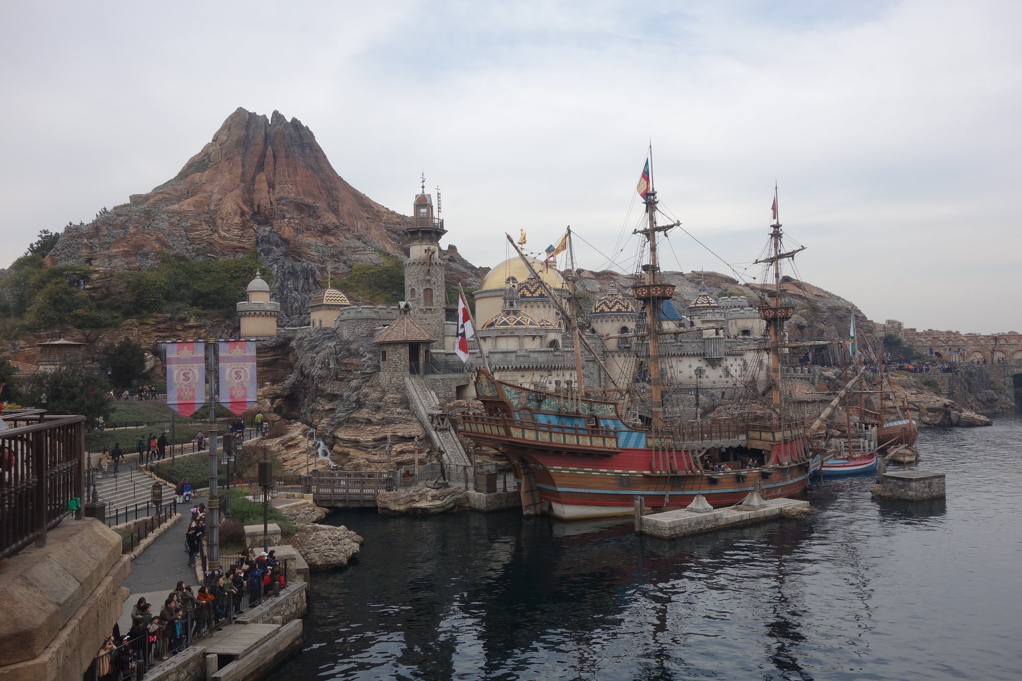 緊急事態宣言でUSJは休業、TDL・TDSは営業の「なぜ」？ | M＆A Online - M&Aをもっと身近に。